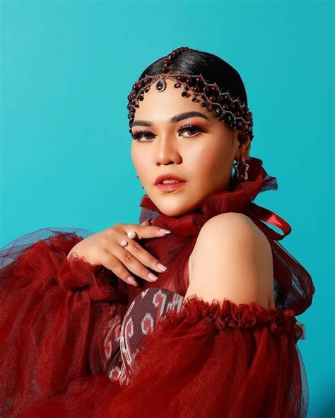 8 Beautiful Photos Of Weni Wen With Her Always Dazzling Appearance In Various Outfits