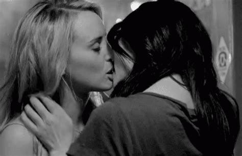 Lesbians Making Out S