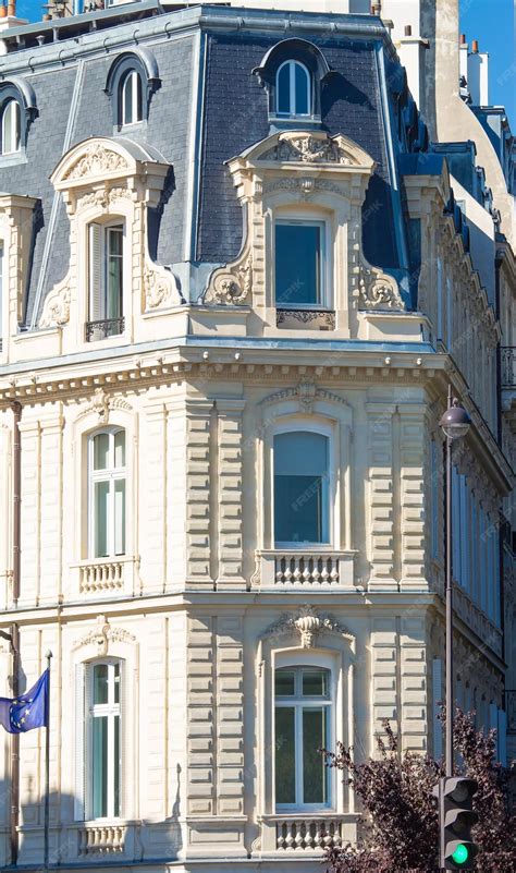 전형적인 프랑스 건물의 외관 파리 프랑스 프리미엄 사진