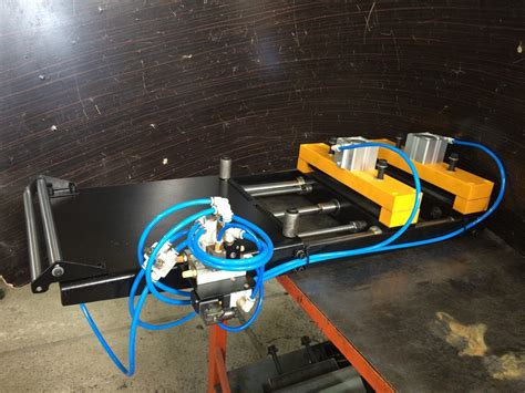 انواع فیدر پنوماتیک سازنده فیدر سروو و رول باز کن فامتک