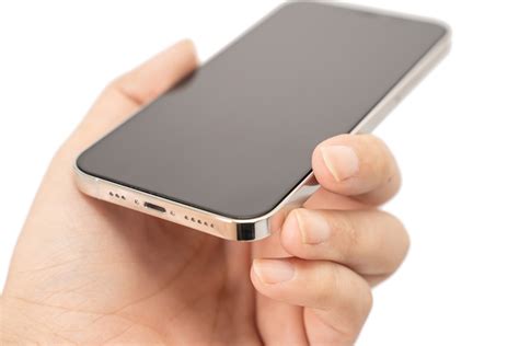 給 Iphone 12 強大保護！hoda 康寧玻璃保護貼這次還有貼膜神器！手殘不怕！ 3c 達人廖阿輝