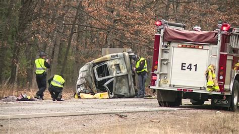 9 Dead In Wisconsin Crash Between Semi And Van