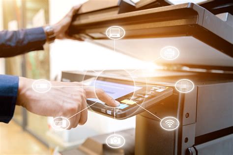 Bussiness 남자 핸드 프레스 버튼 아이콘 기술 프린터 스캐너 레이저 사무실 복사기와 프린터의 패널에 시작 개념을