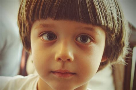 Безплатна снимка човек момиче изражение на лицето прическа