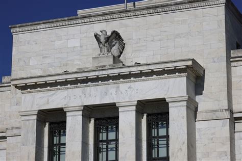 世界の債券価格が下落基調、当局者のタカ派的メッセージ相次ぐ Bloomberg