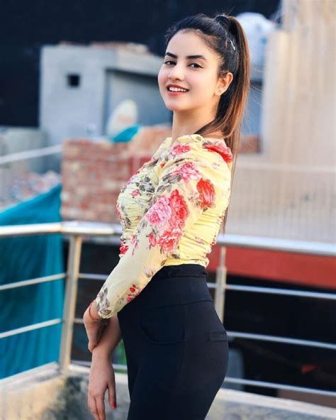 6 Hot Sexy Piyanka Mongia Bikini Pics