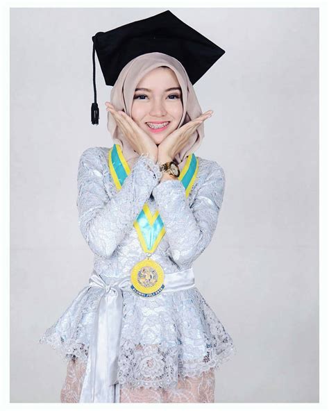 Kumpulan Model Kebaya Modern Untuk Acara Wisuda Cara Memakai Jilbab