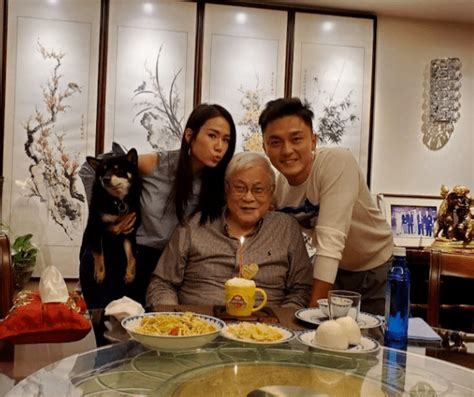 Tvb“出狱”男星发文悼念未来岳父！承诺会照顾艺人女友庄思明杨明父亲