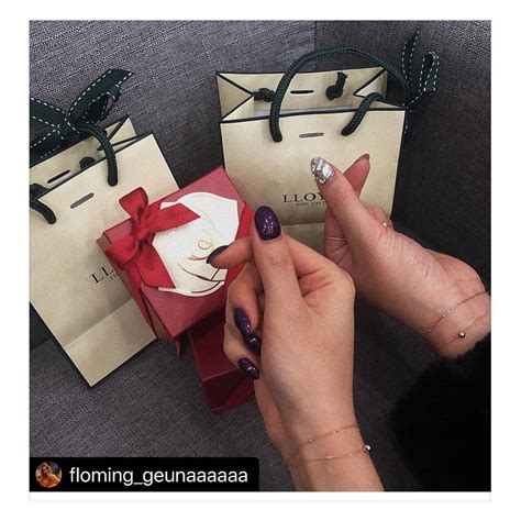 네일플로밍 우리똥강아지들 미리크리스마스선물🎄 더한것도 안아깝지 뭔들못해주게써 항상 고마운마음만 가득가득한 그나재희💕 나랑있어줘서 고마움뿐입니당 이러케 좋은말가득으로