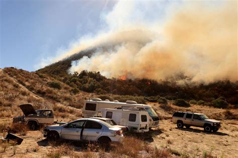 Un Incendio En El Sur De California Provoca La Evacuación De 4000