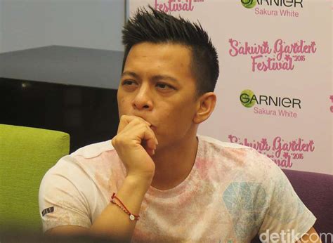 Model Rambut Ariel Terbaru