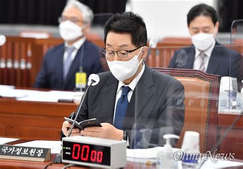 박지원 국가정보원장이 15일 오후 서울 여의도 국회에서 오마이포토