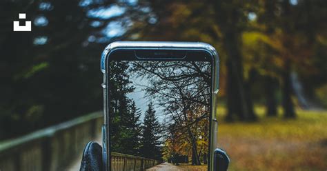 휴대 전화로 도로 사진을 찍는 사람 사진 Unsplash의 무료 독일 이미지