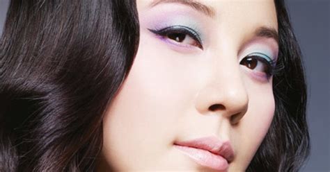 다양한 컬러 그라데이션 아이 메이크업이 대세