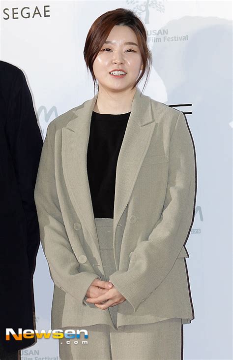 포토엔 ‘응팔 이민지 ‘21회 Biff 올해의 여배우로 우뚝~ 손에 잡히는 뉴스 눈에 보이는 뉴스 뉴스엔