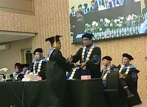 Erna Suherna Resmi Sandang Gelar Sarjana Ekonomi Mantapkan Langkah