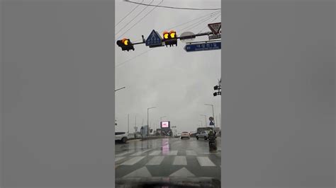 어르신 비오는데 전동차운전 조심하세요 Youtube