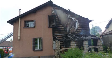 Loire Chambon Feugerolles Deux Maisons Détruites Par Un Violent Incendie