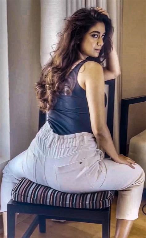 Keerthi Suresh Morning Wake Up Photo Shoot Viral தூங்கி எழும்போதே