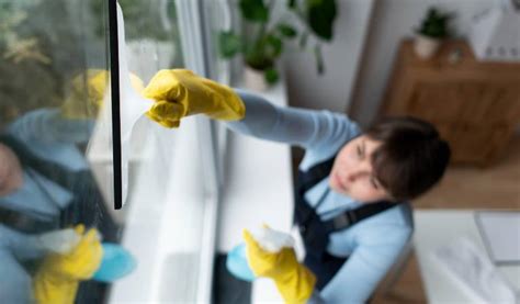 How To Clean Hard To Reach Windows Safely Bond Cleaning In Darwin