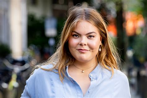 Countess Eloise Pursued By Paparazzi