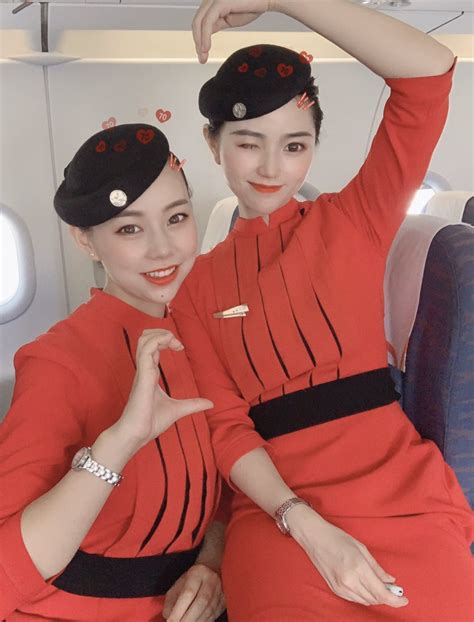 川航空姐 Candy on Twitter 又辛苦的飞了一天宝宝好累回家了看着哥哥们意淫我辱骂我就好开心呀嘻嘻嘻川航空姐魏薇在