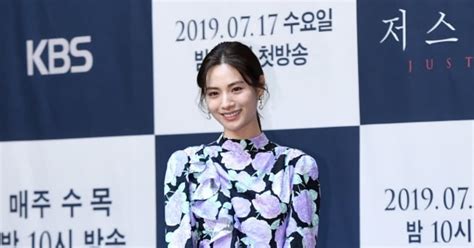 포토 나나 우아한 미소