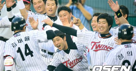 데뷔 첫 홈런 김재율 기회주신 감독님께 감사드린다