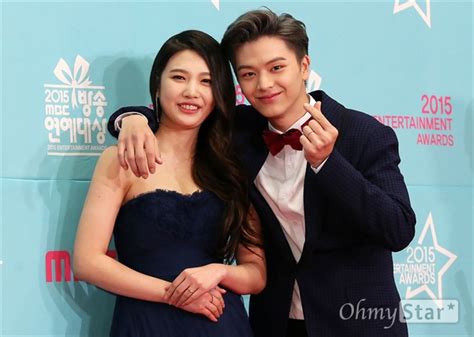 [오마이포토] 조이 육성재 하트 넘치는 커플 오마이스타