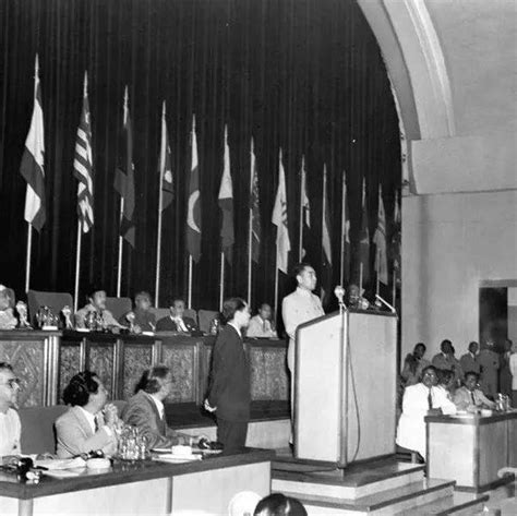 【百个瞬间说百年㉝】1955，打破外交困局周恩来会议中国