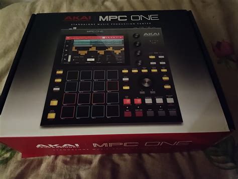 AKAI MPC One Standalone Midi Sequencer Present Black Reverb