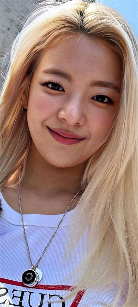 Kpop Wallpaper Lia Itzy Girl Group Update Aesthetic Blonde Hair