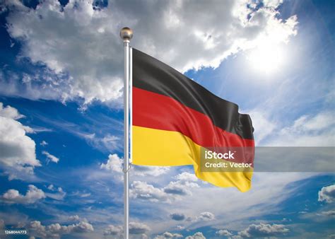 사실적인 플래그입니다 3d 일러스트레이션 햇볕이 잘 드는 푸른 하늘 배경에 독일의 색 흔들리는 깃발 0명에 대한 스톡 사진 및