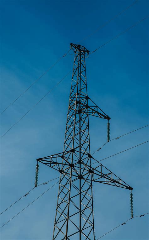 경치 고전압 구조 국가 설정 그리드 금속 금속 구조 기류 기술 네트워크 농촌의 높은 구조 들판 산업의 새벽 송전탑 수평선 실루엣 아침 아침