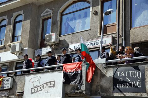 Искршено стаклото на бугарскиот клуб „Цар Борис Трети“ во Охрид Meta Mk