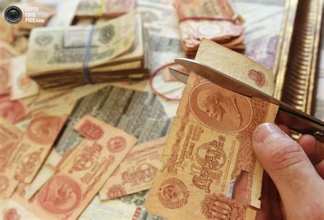 Картины из советских денег и не только