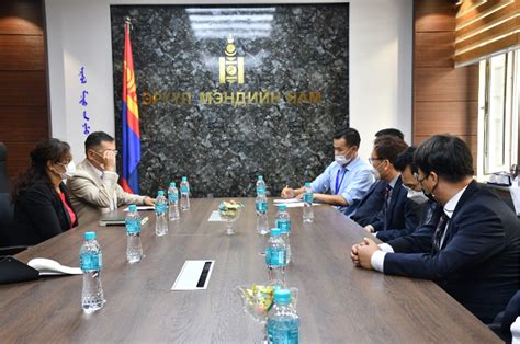 ЭМЯ ны Төрийн нарийн бичгийн дарга Ц Эрдэмбилэг БНСУ ын Нүдний шилний