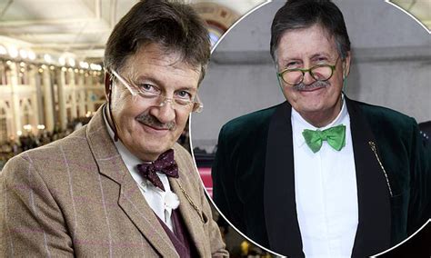 Bargain Hunt Latest News Photos Gossip And Video Daily Mail Online