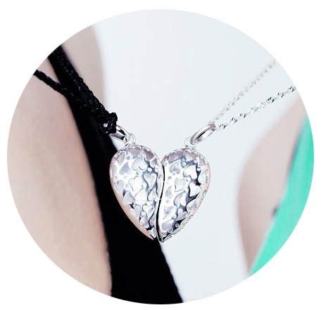 Парные кулоны для влюбленных, от 1150 руб.