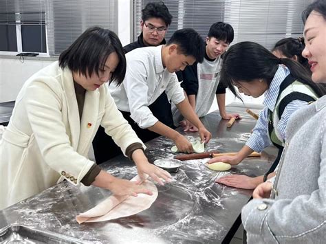 酒店学院党总支开展政治生日主题活动