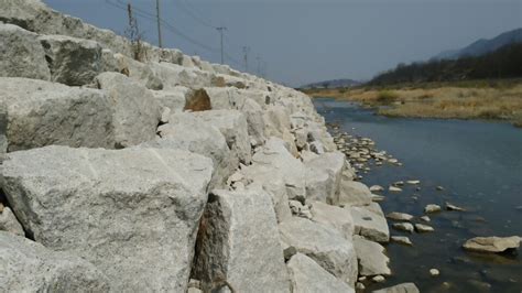 조경석 주춧돌