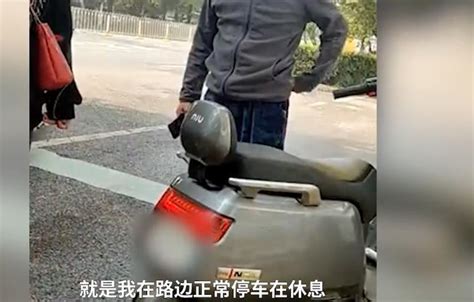 武汉两电动车剐蹭男子怒摔女子手机离开 目击者：女子已报警凤凰网湖北凤凰网