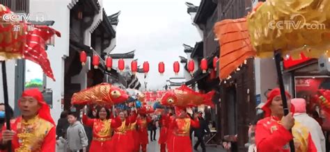 浙江建德龙腾狮舞鲤鱼跳 一片欢腾气象里闹元宵 游客 古镇 烟花