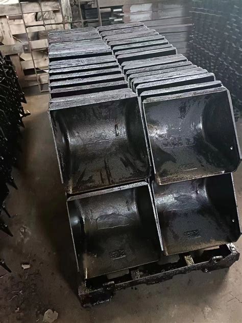 母猪铸铁食槽 产床食槽 定位栏食槽的优势以及价格泊头市良诸畜牧机械设备有限公司王翠翠