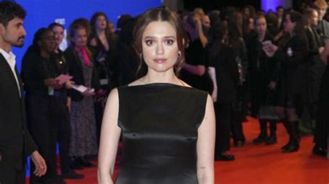 Sex Education Star Checks Into Next Series Of The White Lotus Anglo Celt