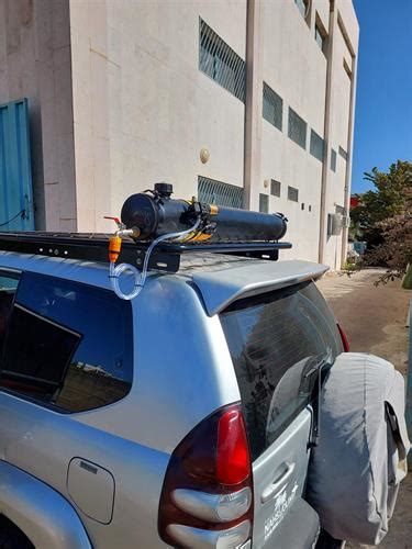 מקלחת שטח מיכל מים משאבה חשמלית 12 וולט התקנה על גיפים אורך 1 3 מטר נפח 23 ליטר עם בנדים קמפינג לייף