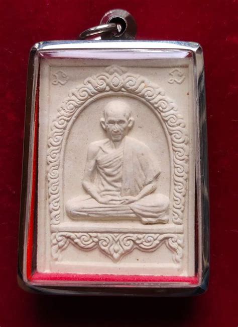 พระผงหลวงพ่อเกษม เขมโก สุสานไตรลักษณ์ลำปาง รุ่นพิเศษ วันพญาวัน ปี ๒๕๓๘ Ennxo