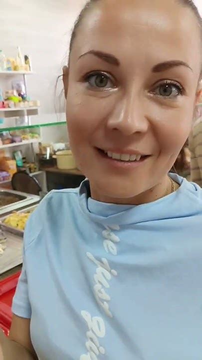 Девушка за рулём газели на обеде😊 жизненныеистории обед газель рекомендации Shorts Short