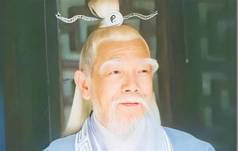 難怪玄冥二老投靠汝陽王你看他們師父是誰郭靖就是被他所暗算 每日頭條