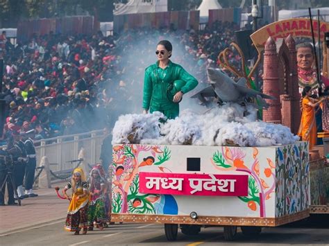 Republic Day शंख नगाड़े से परेड की शुरुआत फ्रांस के राष्ट्रपति हैं